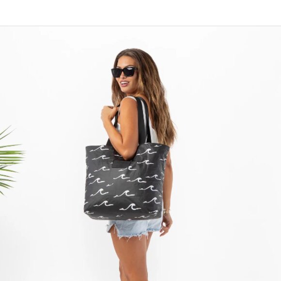 ALOHA Collection | Bags | Aloha Collection Day Tripper Tote Seaside Nwt ...